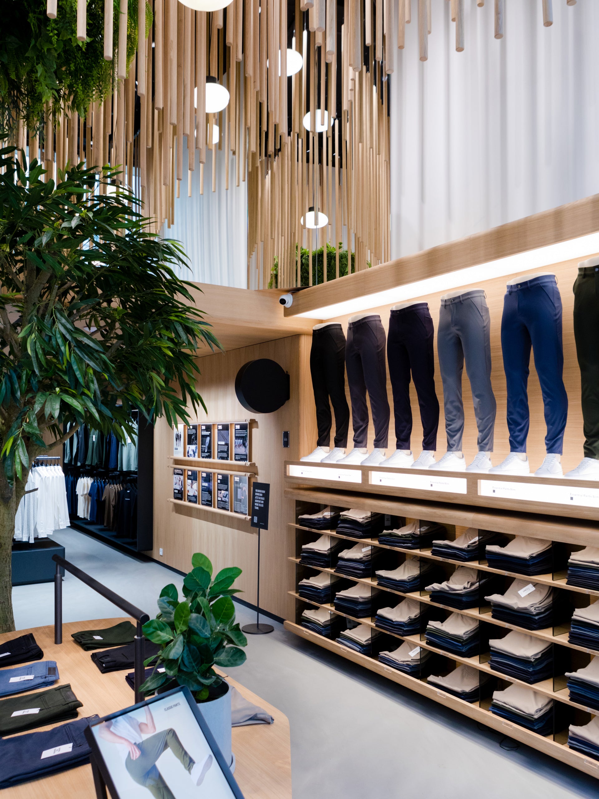 Stores and opening hours